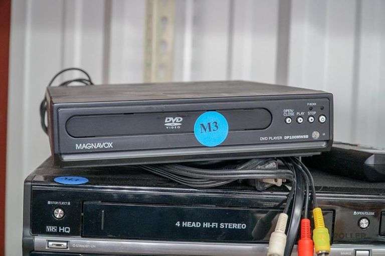 Magnavox DP100MW8B DVD Player and Magnavox MBP110V1F7 Blu-Ray/VCR ...