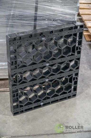 Pallet of Silca Silca Grate Exterior Decking System, 261 Panels, 16in x ...