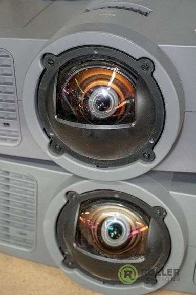 (2) Smart Technologies SBP-10X UF55 Projector - Roller Auctions