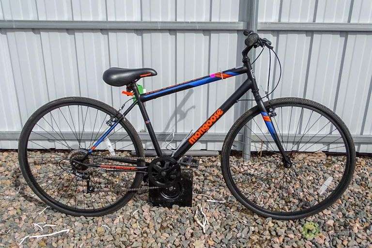 Mongoose Hotshot 700C Flat Bar Road Bike - Roller Auctions