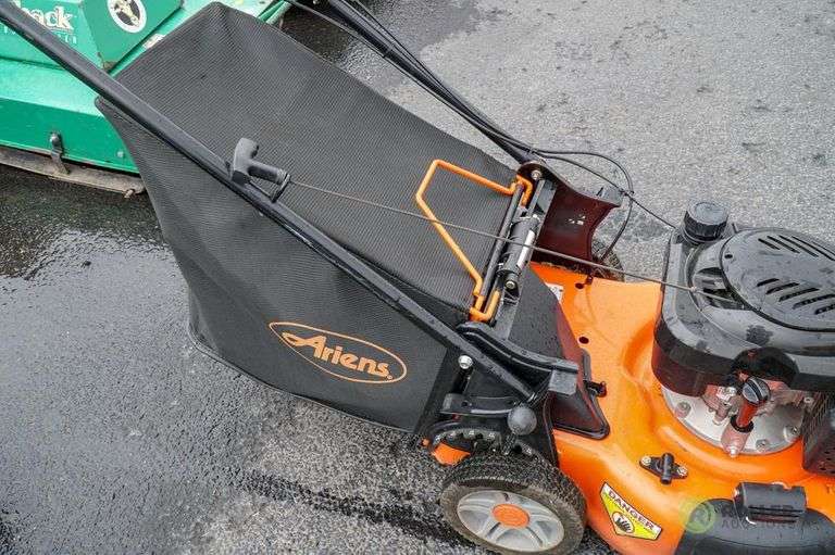 Ariens Razor 21 Lawnmower, gas - Roller Auctions
