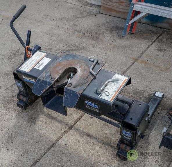 Reese 16K 5th Wheel Receiver Hitch - Roller Auctions