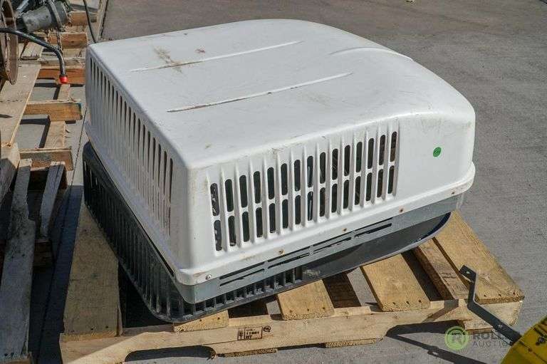 Dometic and Coleman Mach Rooftop AC Units - Roller Auctions