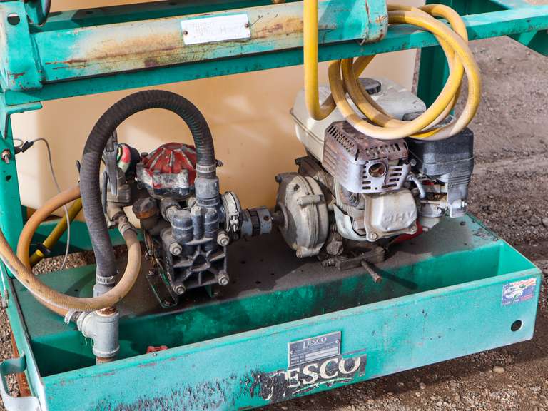 Lesco Skid Mounted Spray System, 200 Gallon Plastic Tank, Honda 5.5 HP ...