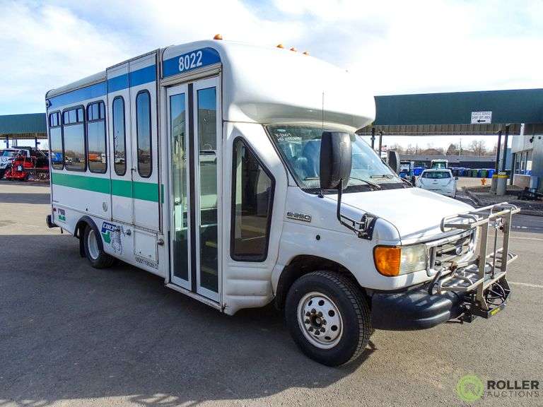 2007 Ford E350 RWD Super Duty Starcraft 13-Passenger Shuttle Bus ...