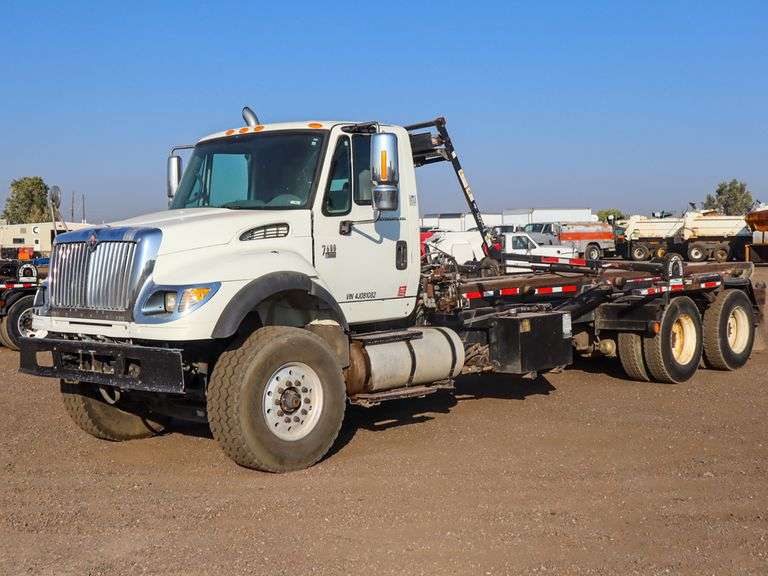 2004 INTERNATIONAL 7600 T/A Roll-Off Truck, Cummins ISM Diesel, 8-Speed ...
