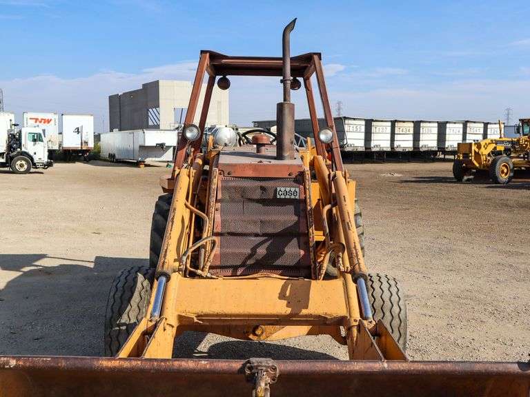 Case 480D Tractor/Loader, Hydraulic 7' Box Scraper with Ripper Shanks, 3-Pt, ROPS, Hour Meter ...