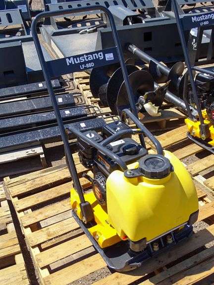New Mustang LF-88D Gas Plate Compactor, 20in Plate - Roller Auctions