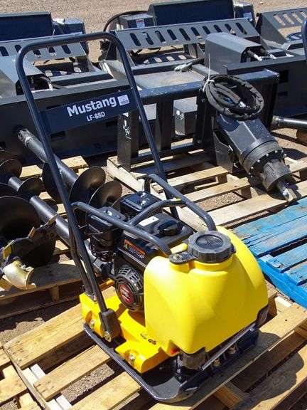 New Mustang LF-88D Gas Plate Compactor, 20in Plate - Roller Auctions