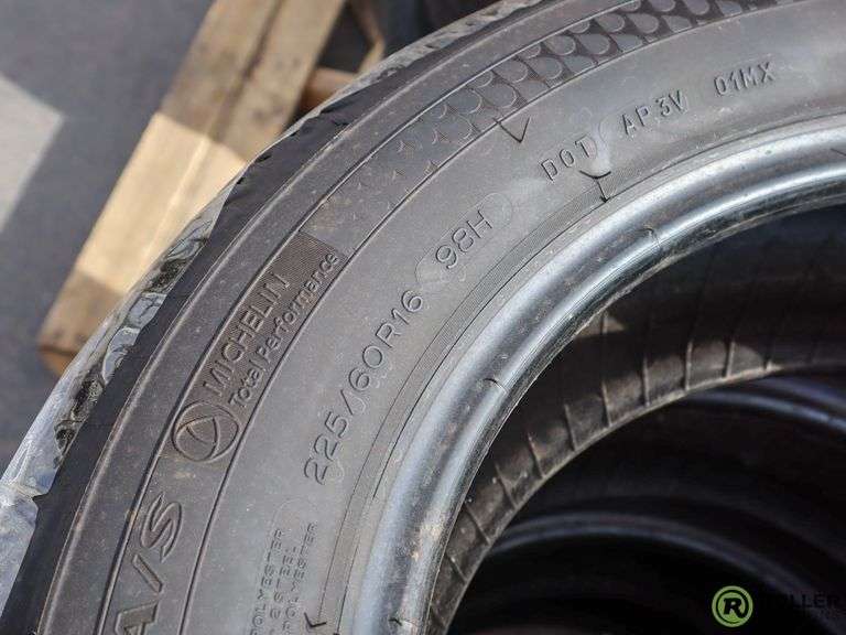 (4) Michelin Premier 225/60R16 Tires - Roller Auctions
