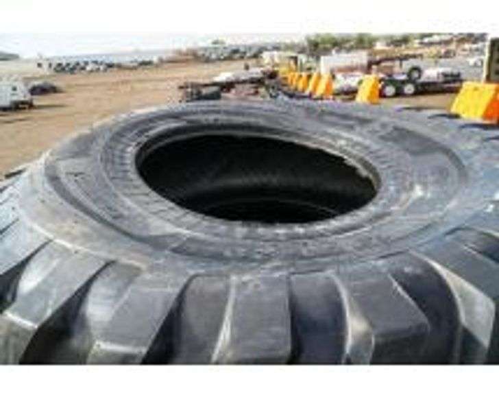 (4) New Loadmaxx 20.5-25 Loader Tires - Roller Auctions