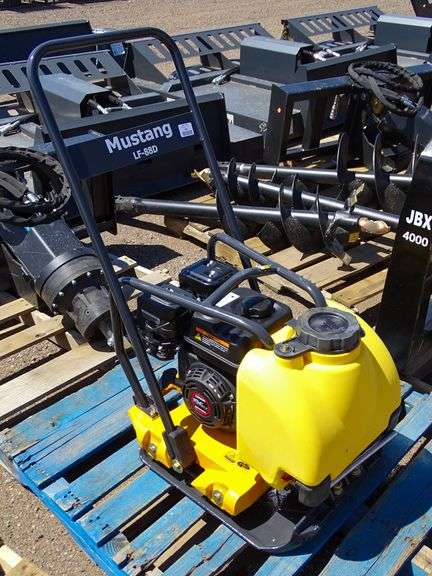 New Mustang LF-88D Gas Plate Compactor, 20in Plate - Roller Auctions