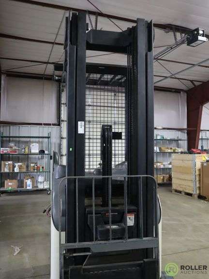 Crown RR 5200 Series Lift Truck With Side Shift, Electric - Roller Auctions