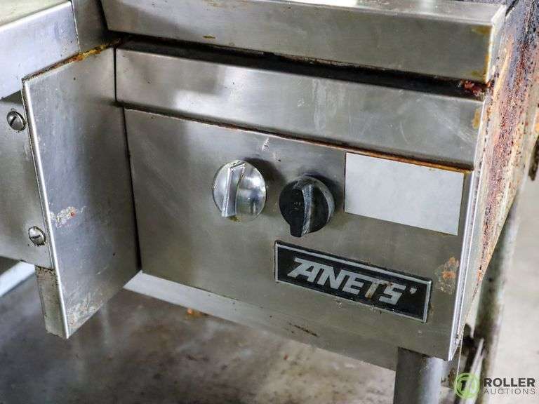 Sierra 2-Burner Flat Top Griddle and Anets 2-Burner Stove, Gas - Roller ...