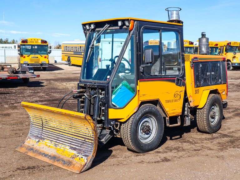 Trackless MT Series 6 Articulating Sidewalk Tractor, Cummins 4-Cylinder ...