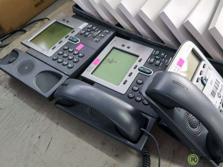 (8) Cisco Meraki MR34 Access Points and (3) Cisco Telephones - Roller ...