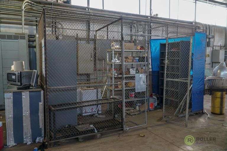Enclosed Chain Link Cage With Double Doors, 170in x 62in x 93in ...