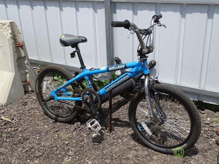 Mongoose Ravage BMX BIke with 3-Piece Cranks and Pegs - Roller Auctions