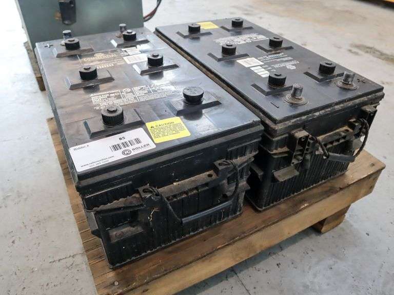 (2) Napa 7271 Commercial Batteries - Roller Auctions