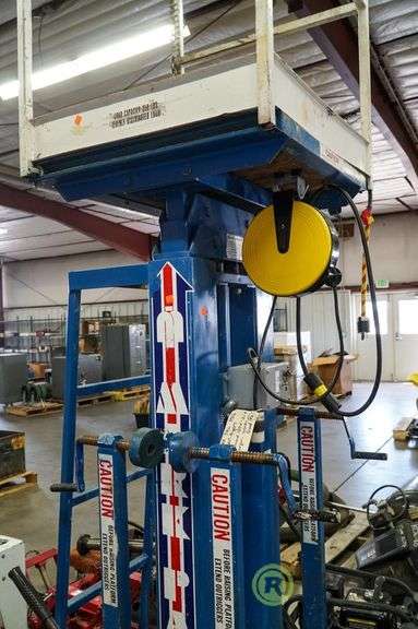 Mark Pal P19 Telescoping Platform Lift - Roller Auctions