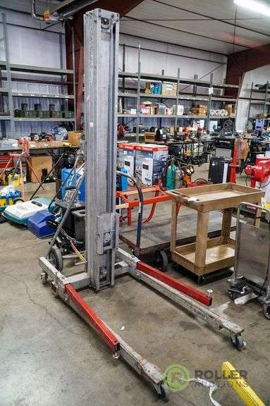 Genie SL-18 Material Lift, 650 Lbs Capacity - Roller Auctions