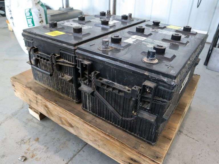 (2) Napa 7271 Commercial Batteries - Roller Auctions