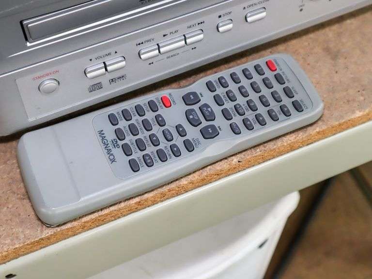 Magnavox 20MC4304/17 Television VHS/DVD Combination, 20in - Roller Auctions