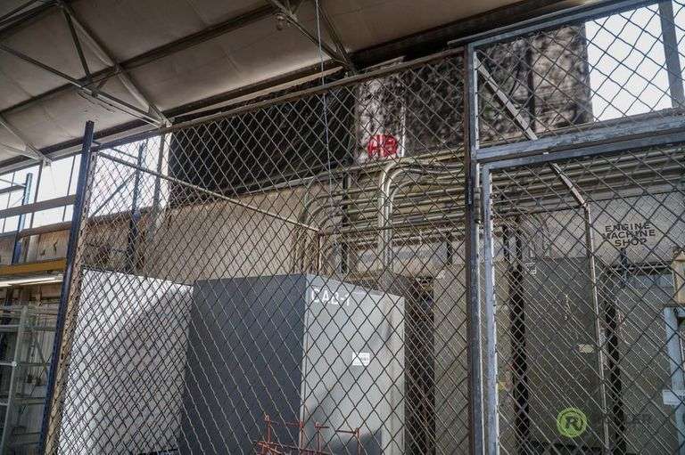 Enclosed Chain Link Cage With Double Doors, 170in x 62in x 93in ...