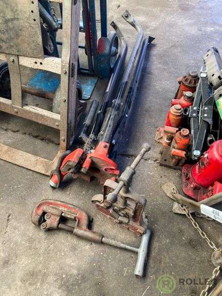 Rigid 425 Tri Stand, NYF Tool Pipe Vice and Ridgid Pipe Cutter - Roller ...