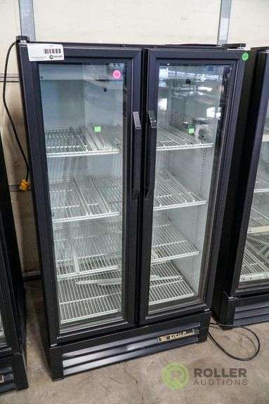 True GDM-30-LD 2-Door Low Height Refrigerated Glass Display ...