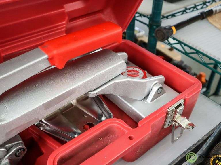 Crain Mini Carpet Stretcher - Roller Auctions