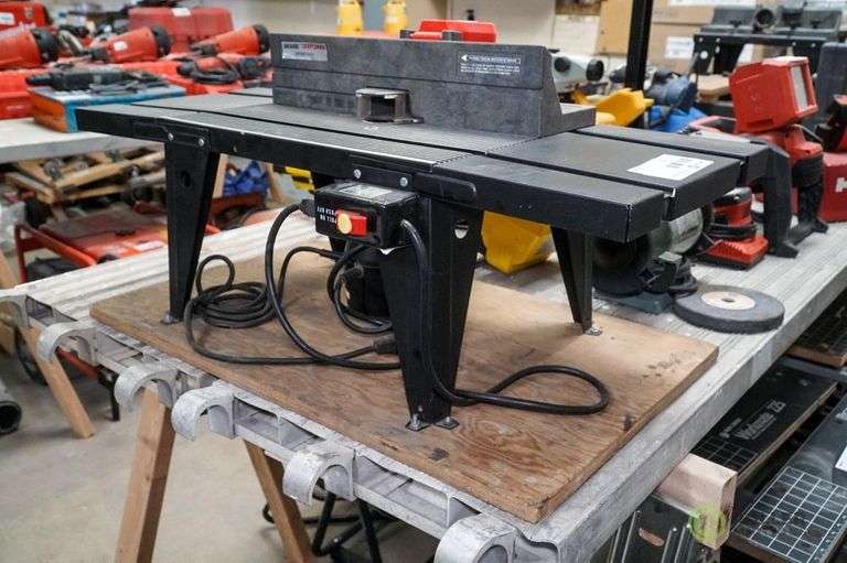 Craftsman 171.25060 Router Table - Roller Auctions
