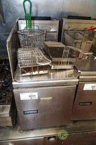 Pitco Countertop Fryer with (2) Taco Racks and Basket - Roller Auctions