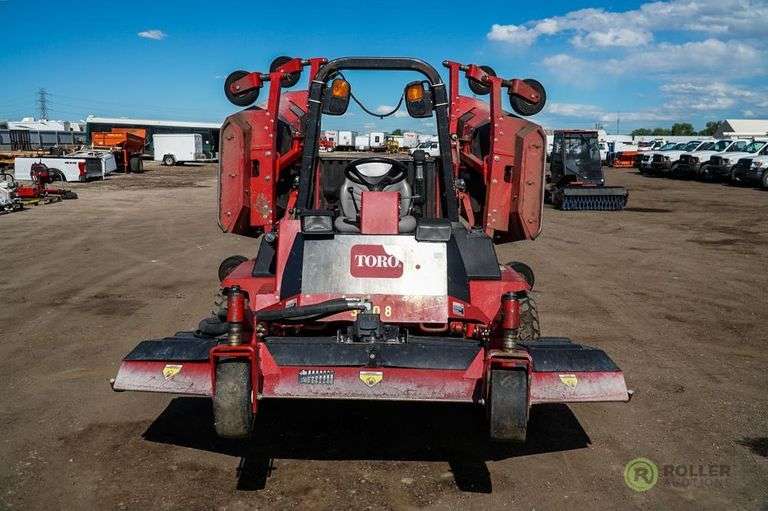 Toro Groundsmaster 580D Ride-On Mower, 4-Cylinder Diesel, Cracked ...