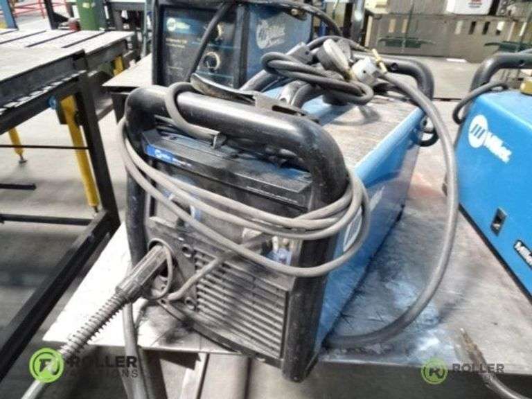 Miller Millermatic 141 120V Autoset Mig Welder With Gun - Roller Auctions
