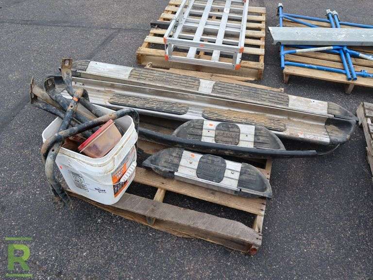 Pallet of 2002 Chevy Silverado Running Boards, Steps and Bumper ...