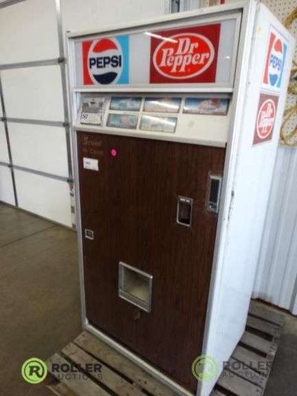 5-Selection Coin Operated Soda Machine With Key - Roller Auctions