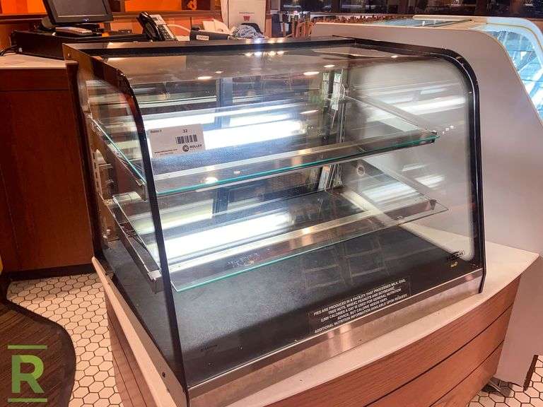 Federal CD3628 Lighted Merchandiser Dry Display - Roller Auctions