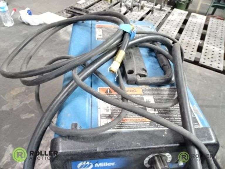 Miller Millermatic 140 Auto Set 120V Mig Welder With Gun - Roller Auctions