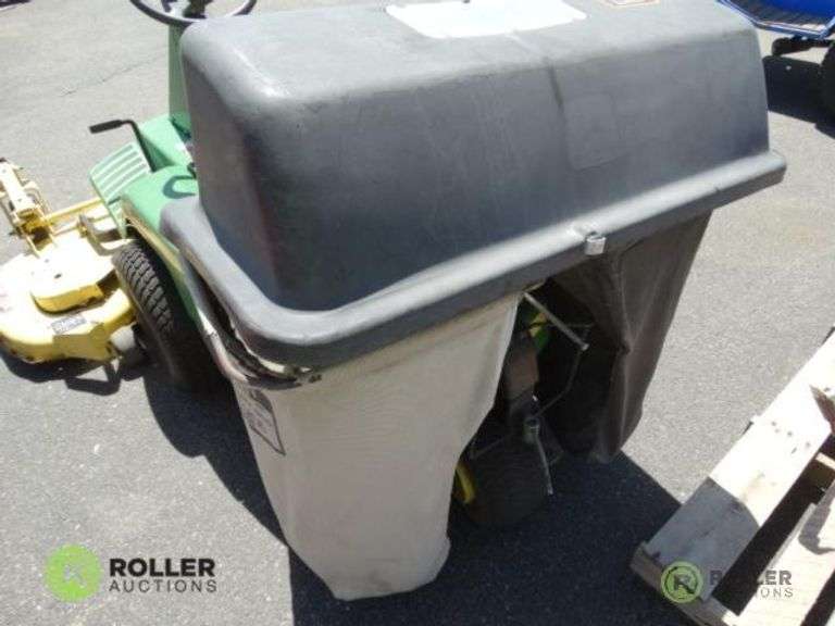 JOHN DEERE F525 RIDING LAWN MOWER, Kawasaki Gas Engine, 48in Deck ...
