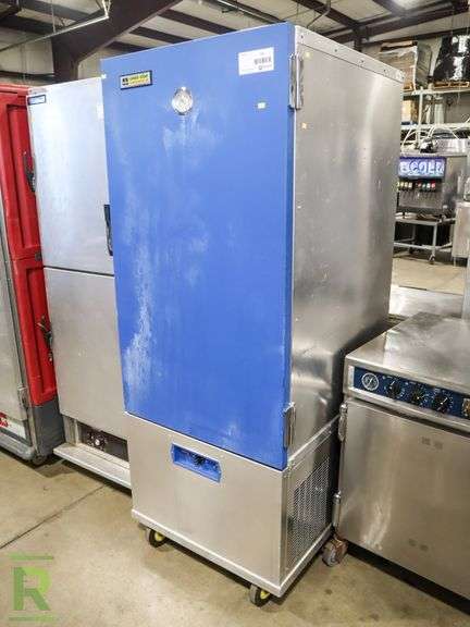 Cres-Cor Crown-X R-171-UA-9A Insulated Cold Catering Cabinet - Roller ...