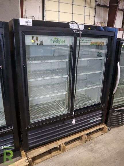 True GDM-41SL-54-HC-LD Sliding Door Refrigerated Merchandiser - Roller ...
