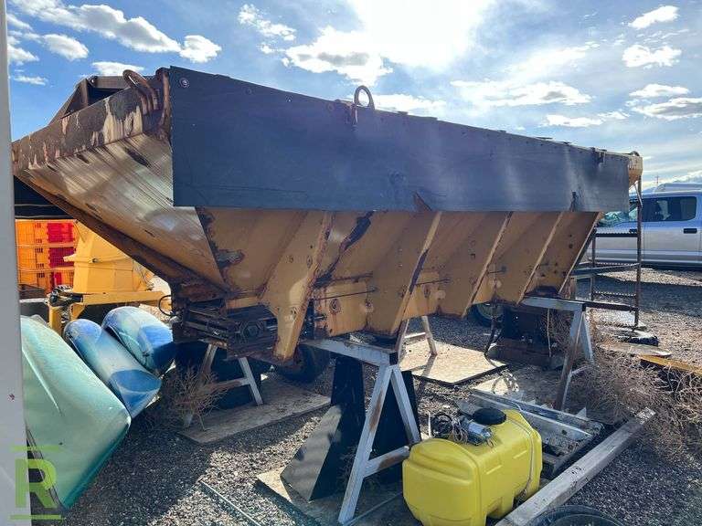 HiWay 14-E2020XT Slide-In V-Box Sander/ Spreader - Roller Auctions