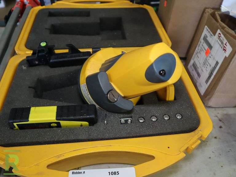 Robo Tools RT-7210-1 Transit Level With Tripod - Roller Auctions