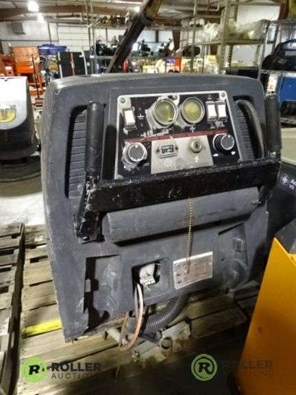 Clarke Vision 26 Floor Cleaning Machine - Roller Auctions