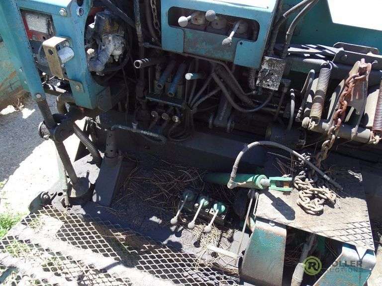 LAYTON F525 Asphalt Spreader Box, (2) Tecumseh 8 HP Gas Engines, County ...