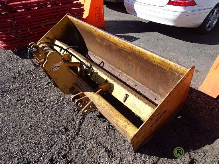 80in Hydraulic Box Scraper w/ Ripper Teeth - Roller Auctions