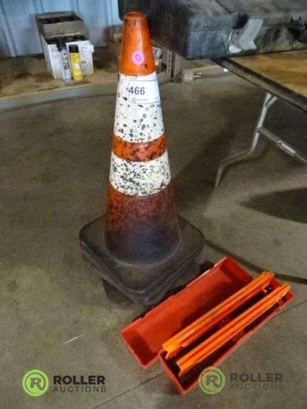 (4) Safety Pylons and Set of Safety Triangles - Roller Auctions