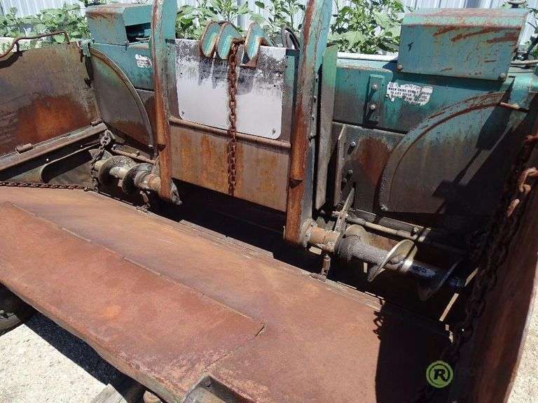 2005 LAYTON F525 Asphalt Spreader Box, (2) Tecumseh 8 HP Gas Engines ...