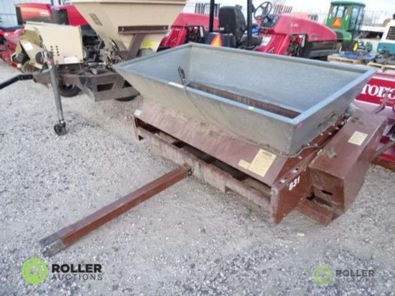 1985 Turfco Mete-R-Matic II Top Dresser, Tow-Behind - Roller Auctions